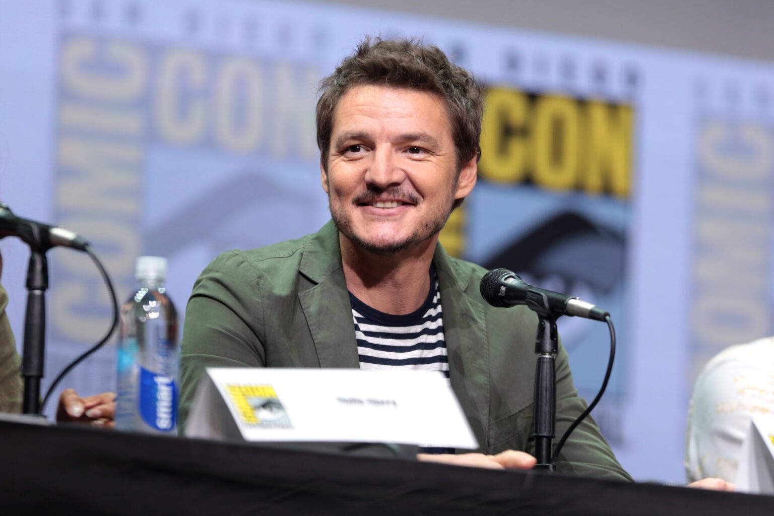 Pedro Pascal Shows Off His Fit Physique After Completing Role as Mr ...