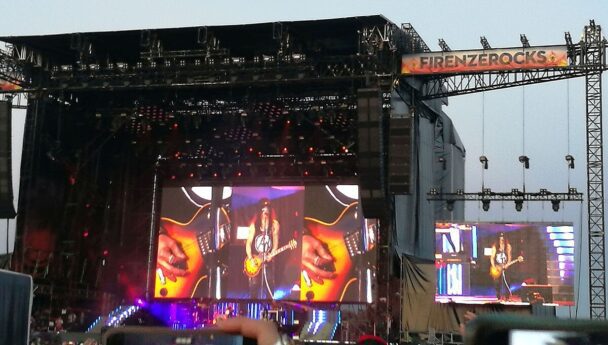 Guns N' Roses Introduces Isaac Carpenter as New Drummer in Place of ...