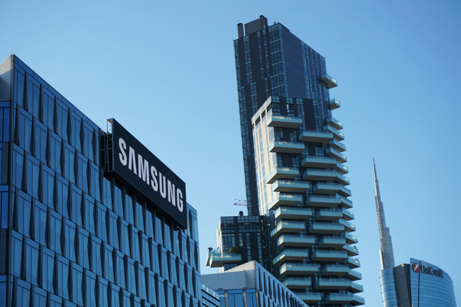 Samsung’s Steep Memory Chip Price Surge Reshapes the Global AI Hardware ...