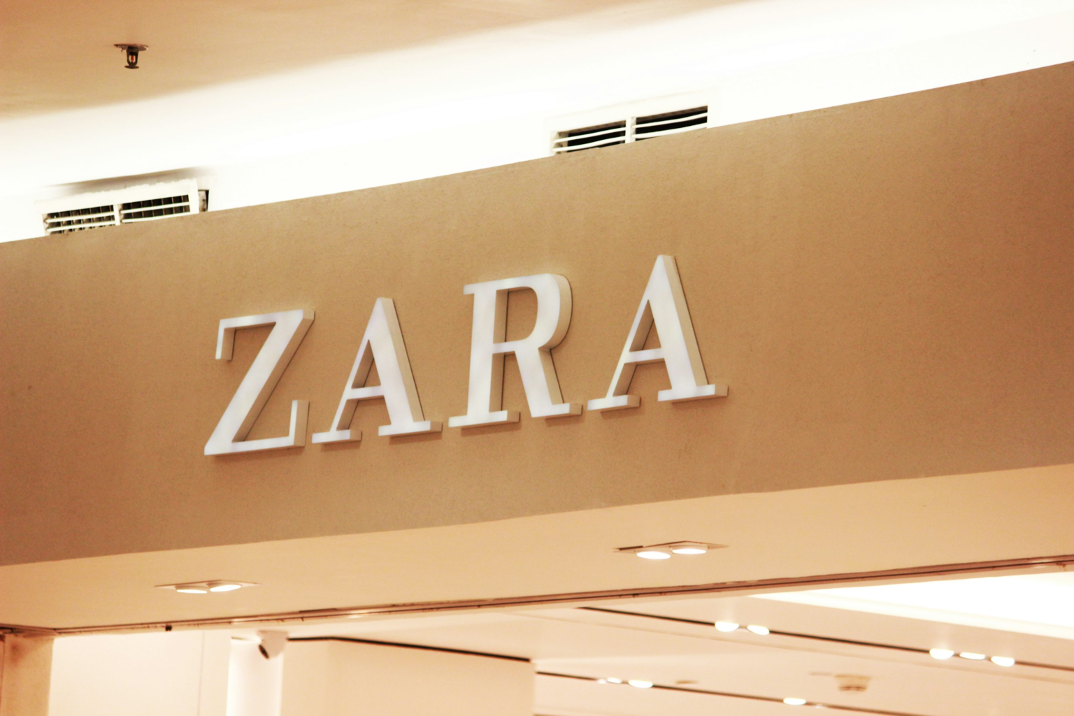 Zara Embraces Artificial Intelligence to Reshape Fashion Imagery with ...